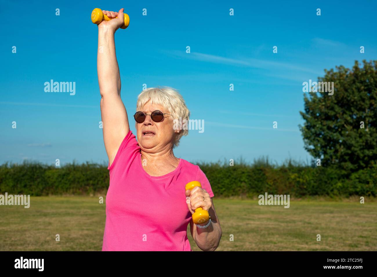 1kg dumbbell hi-res stock photography and images - Alamy