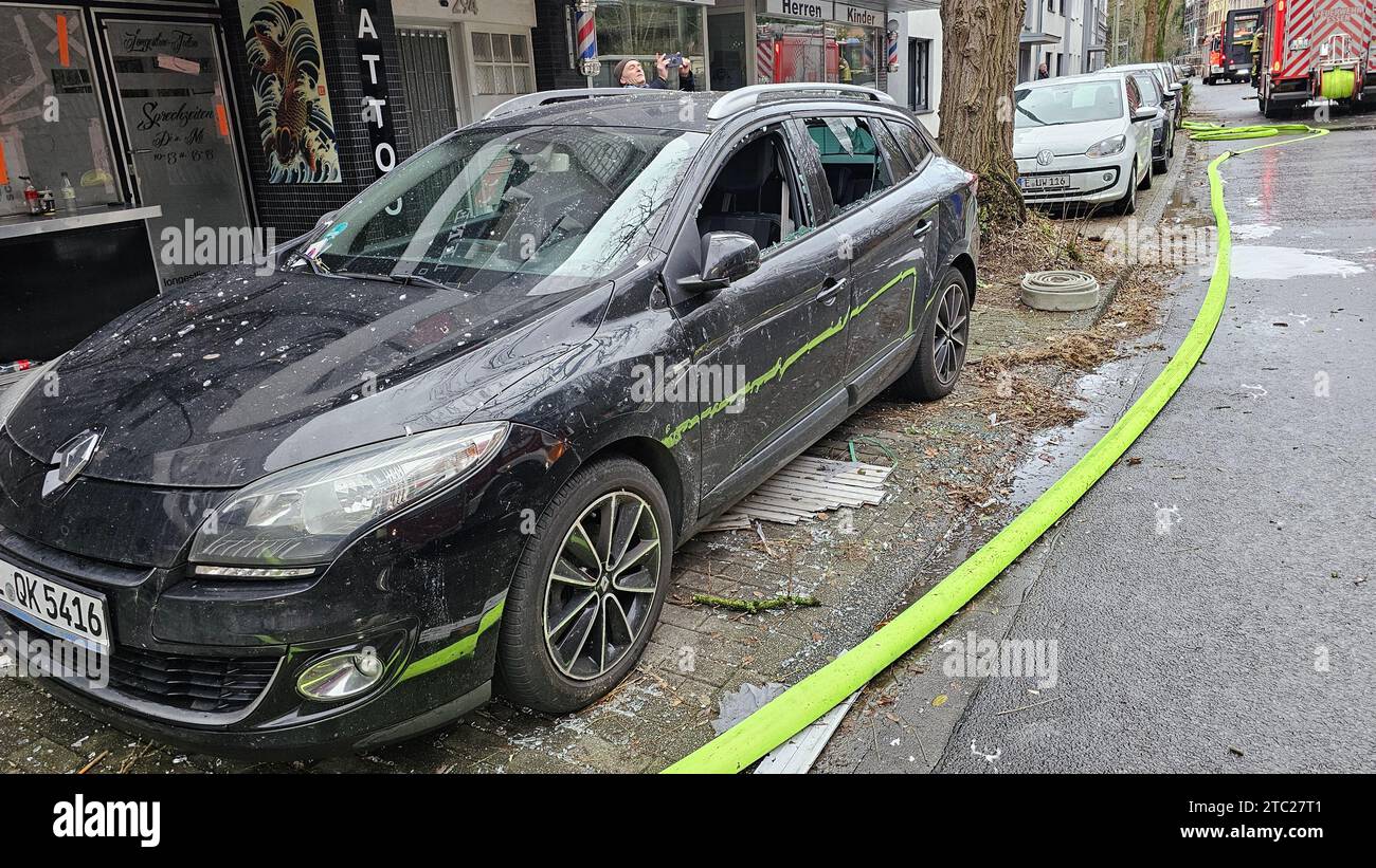 Exploded cars hi-res stock photography and images - Alamy