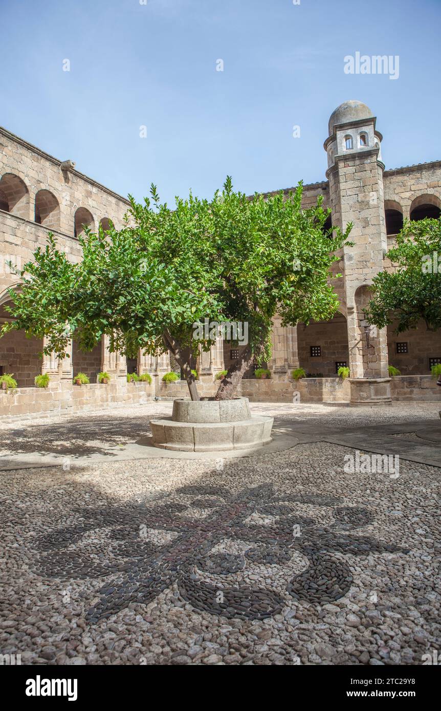 Alcantara, Spain - Oct 6th, 2022: Gothic Cloister of Convent of San ...