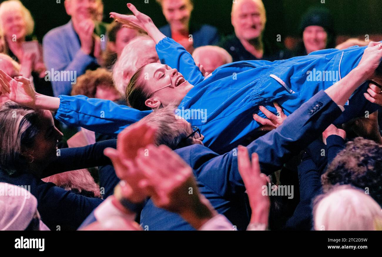 Hamburg, Germany. 10th Dec, 2023. After receiving the 10,000 euro Boy ...