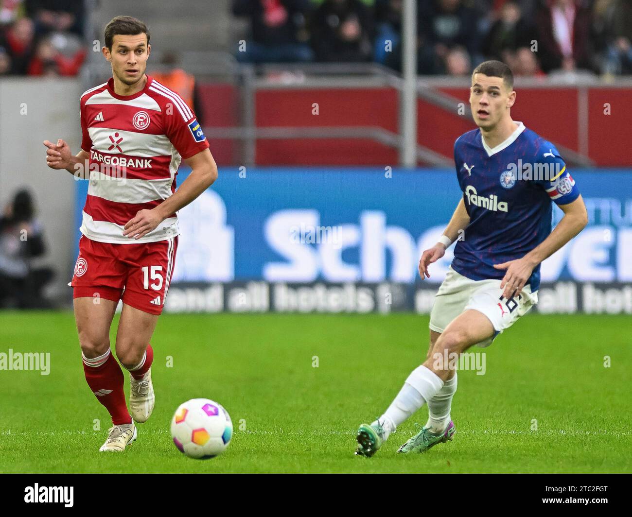Tim Oberdorf (Fortuna Duesseldorf, #15) spielt den Ball die Linie ...