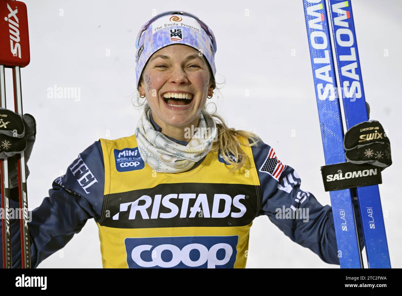 United States' Jessie Diggins celebrates winning a women's 10 km ...