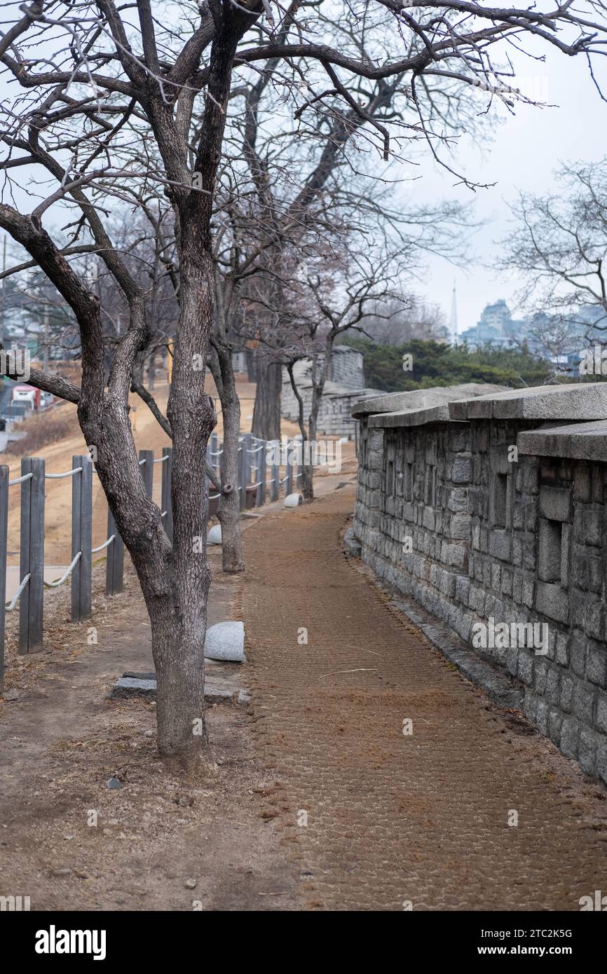 Seoul City Wall along the Heunginjimun park in Dongdaemun area of Seoul ...
