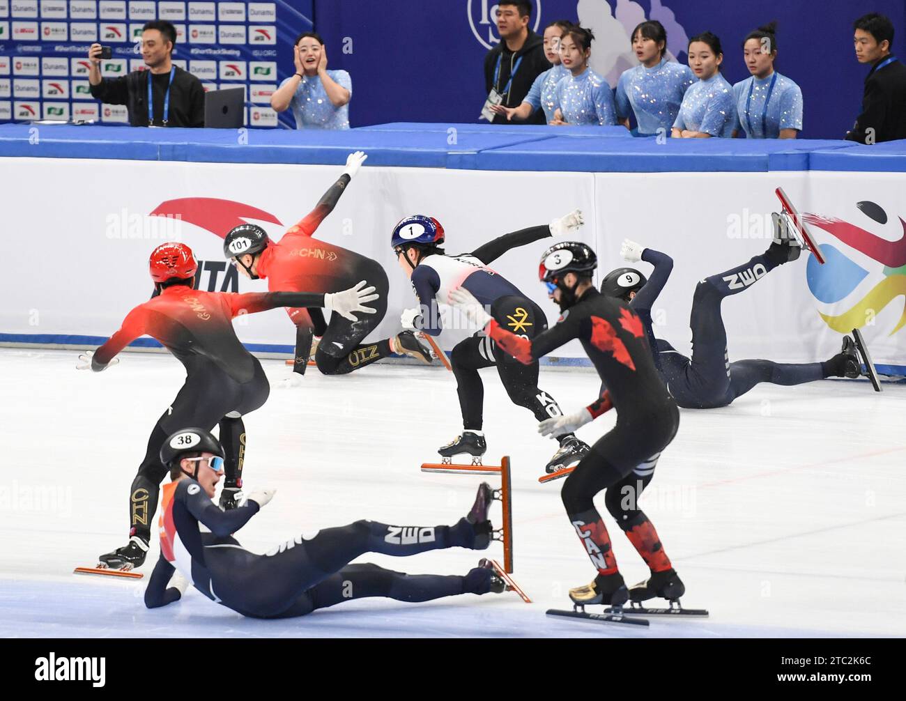 Beijing, China. 10th Dec, 2023. Liu Shaolin (4th R) of China and Jens ...