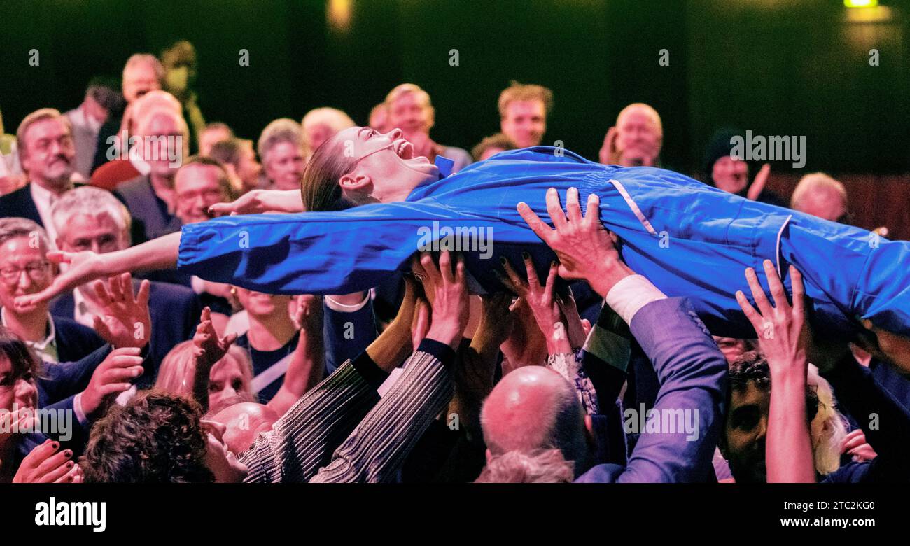 Hamburg, Germany. 10th Dec, 2023. After receiving the 10,000 euro Boy ...