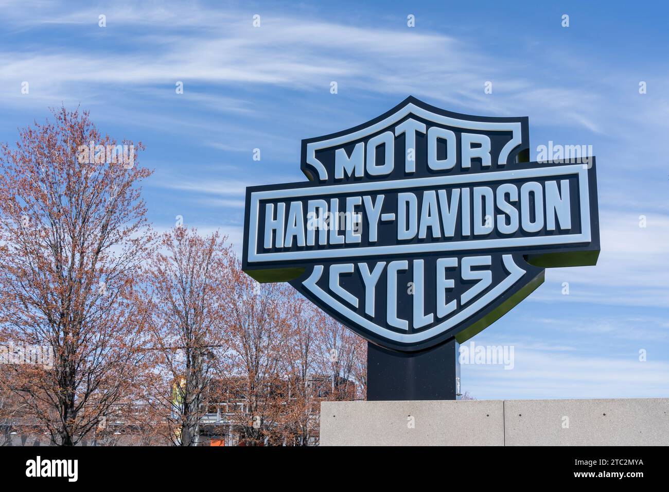 Close up of harley davidson logo hi-res stock photography and images ...
