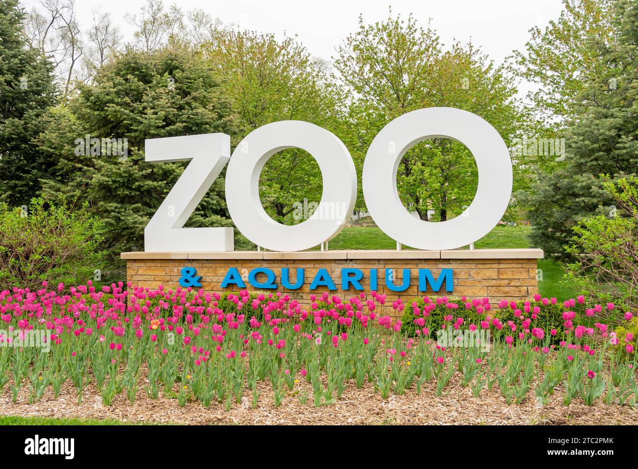 The sign of Omaha's Henry Doorly Zoo and Aquarium in Omaha, NE, USA ...