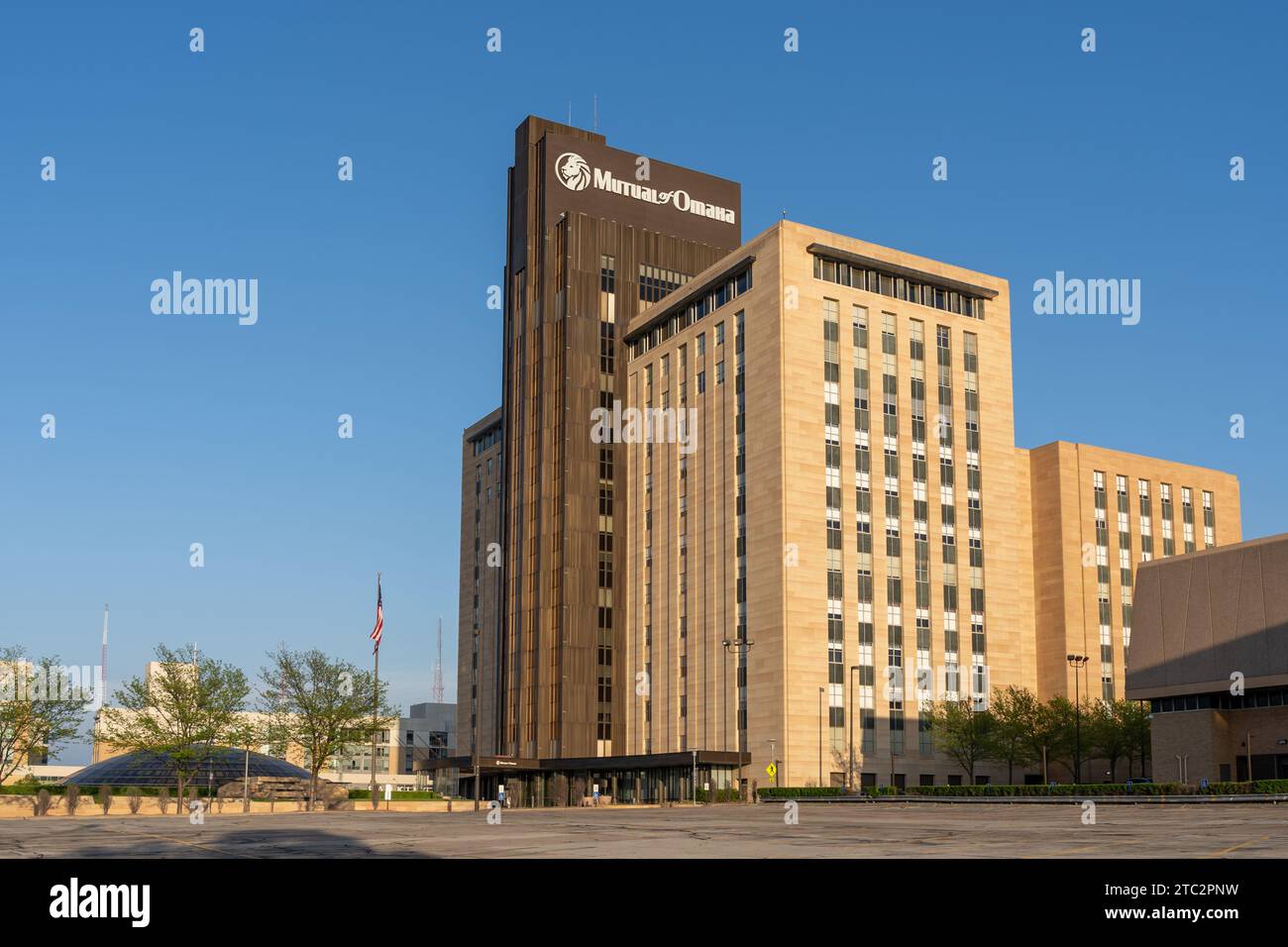 Mutual omaha headquarters building hi-res stock photography and images ...