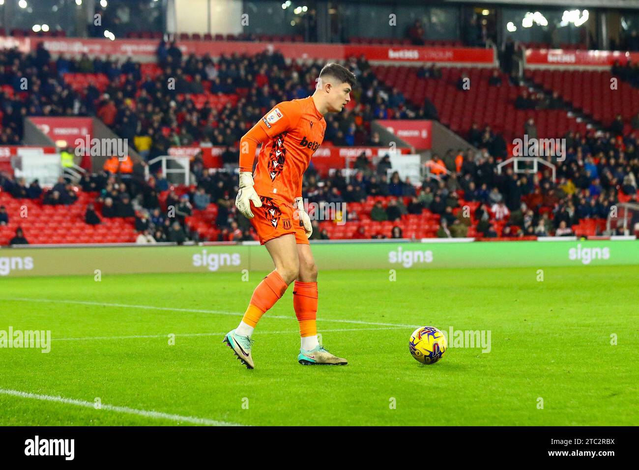 bet365 Stadium, Stoke, England - 9th December 2023 Tommy Simkin ...