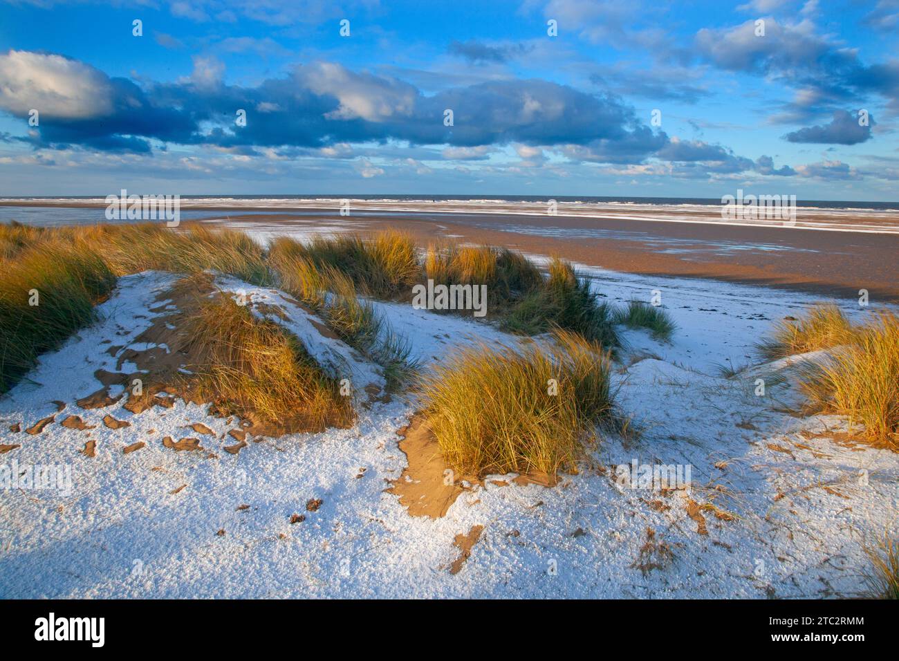 Holkham Beachunder a light covering of snow, England's largest nature ...