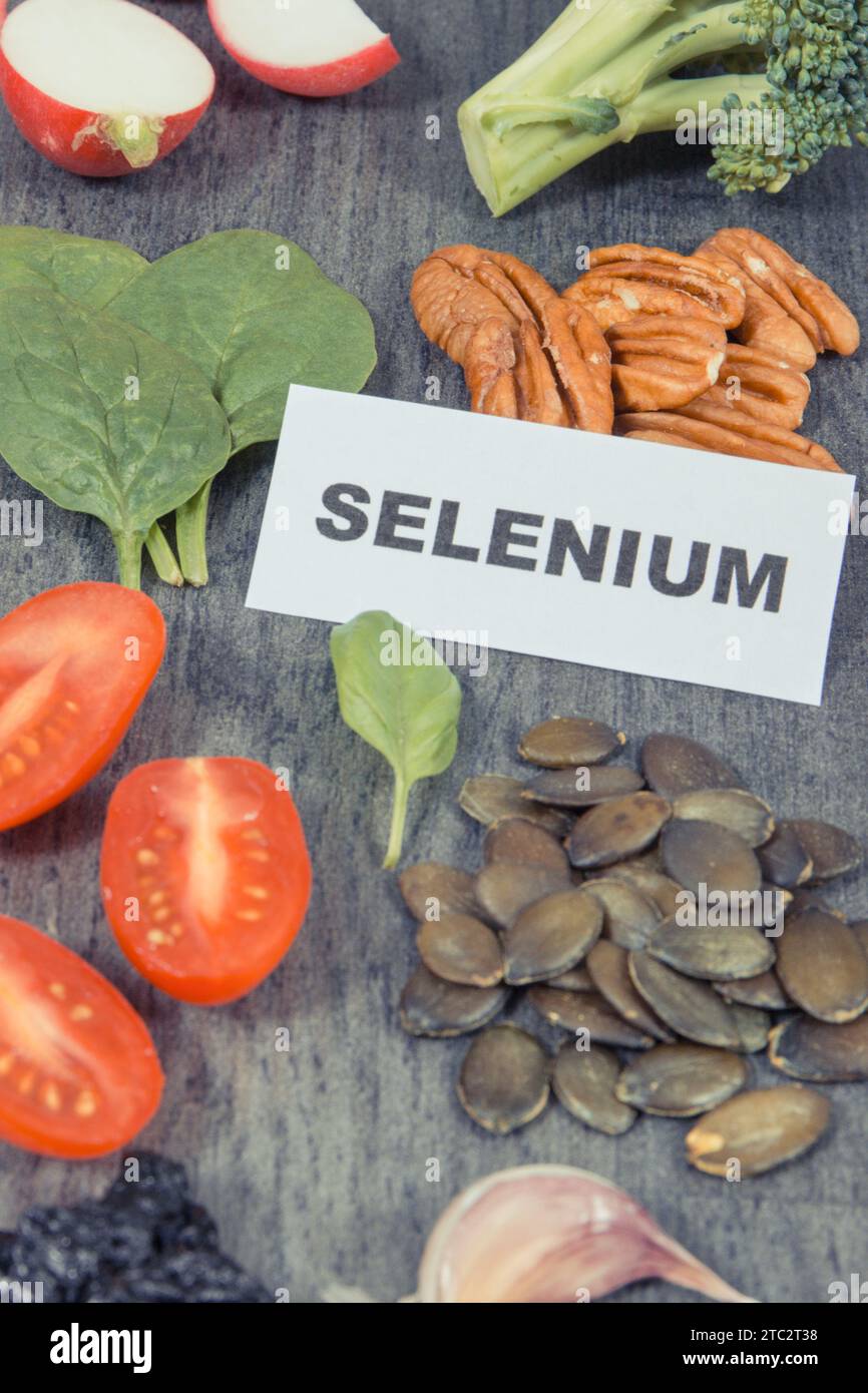 Healthy food containing natural selenium, dietary fiber and other ...