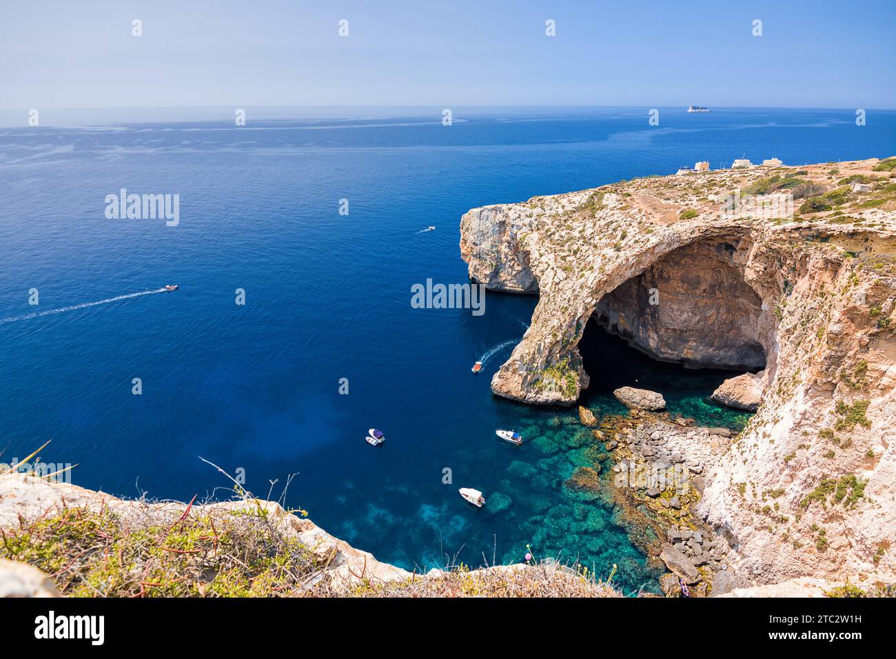 Grotto arch hi-res stock photography and images - Alamy