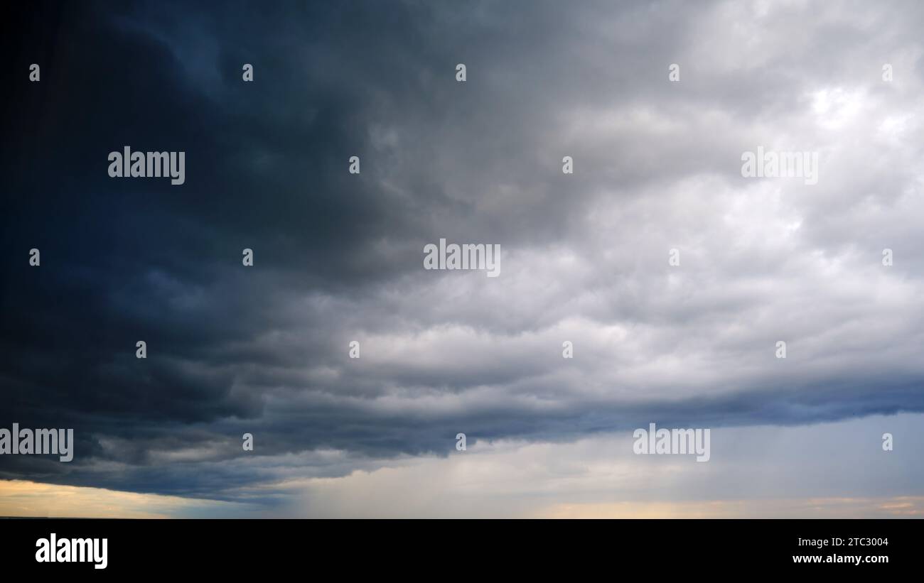 Dark storm clouds moving fast hi-res stock photography and images - Alamy