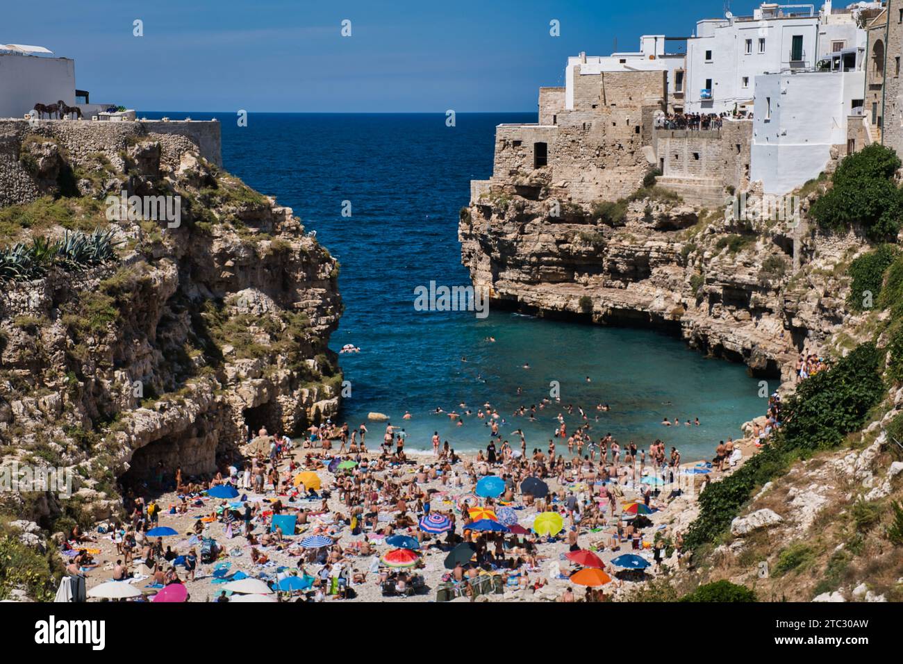 View of Lama Monachile, the beach in Polignano a Mare Stock Photo - Alamy