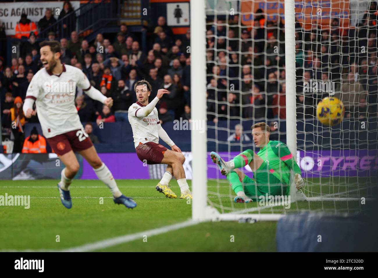 Kenilworth Road, Luton, Bedfordshire, UK. 10th Dec, 2023. Premier ...