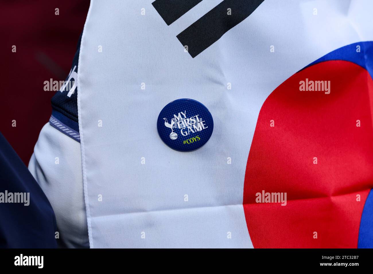 Tottenham hotspur badge hi-res stock photography and images - Alamy