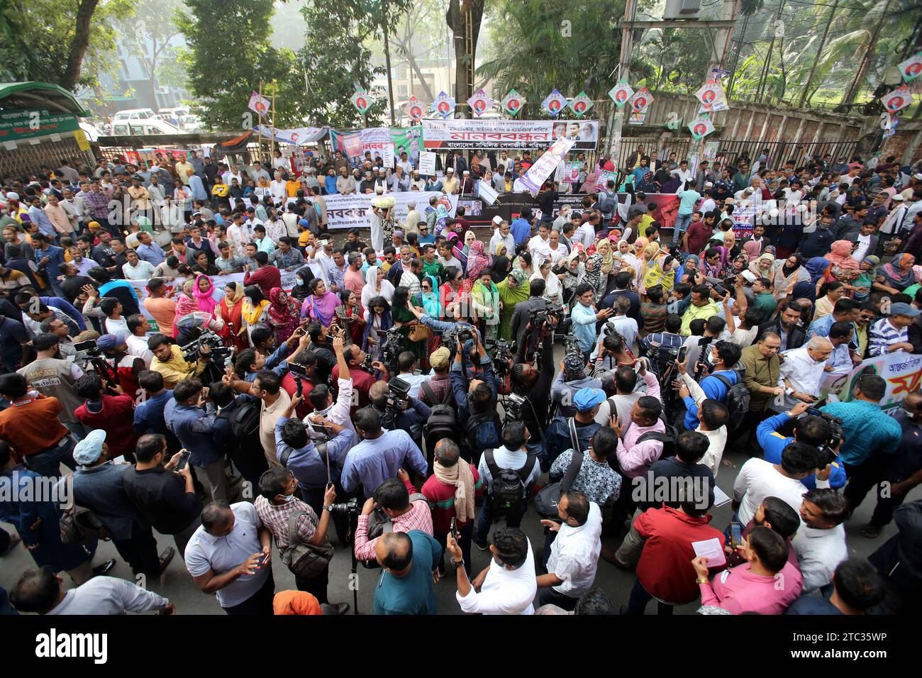Bangladesh national party supporter hi-res stock photography and images ...