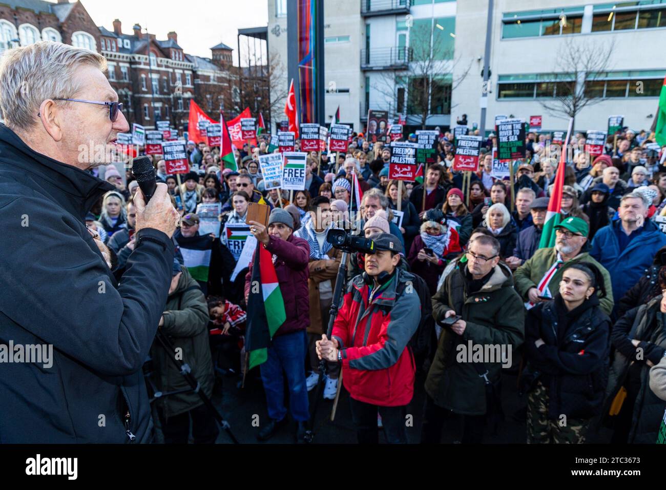 Liverpool, UK, 10 Dec 2023, Ceasefire now in Palestine protest. Len ...
