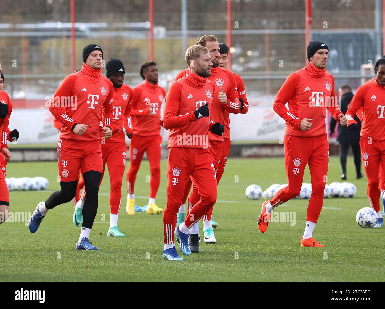Leon goretzka fc bayern munchen v l n r beim laufen hi-res stock photography and images - Alamy