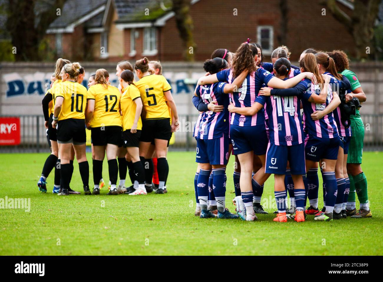 Crawley afc hi-res stock photography and images - Alamy