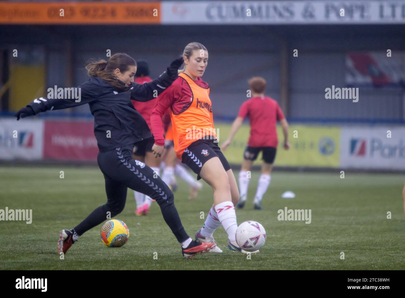 Havant, UK. 10th Dec, 2023. Emma Thompson (16 Southampton) warming up ...