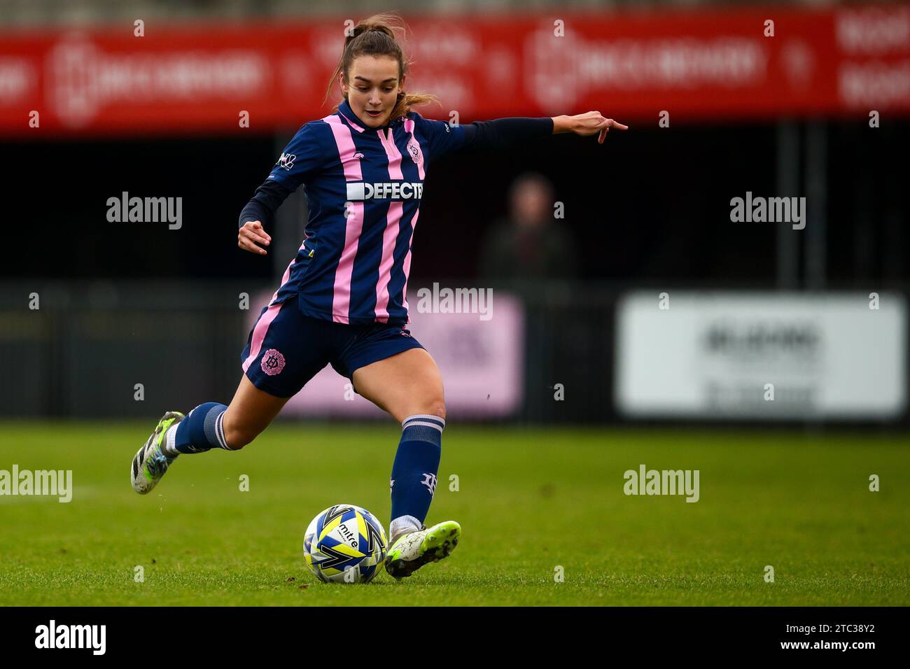 Crawley afc hi-res stock photography and images - Alamy