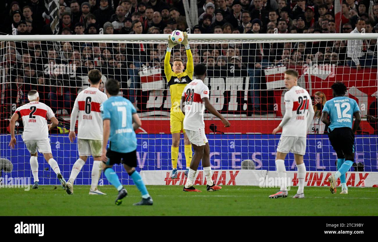 Stuttgart, Deutschland. 10th Dec, 2023. Strafraumszene, Torraumszene Torwart Alexander Nuebel ...