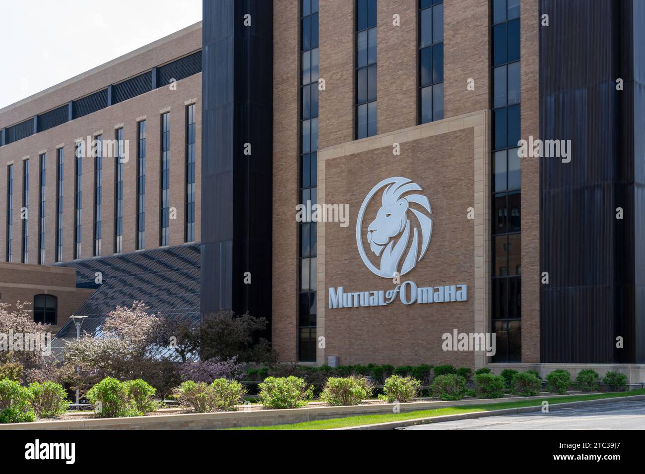 Mutual omaha headquarters building hi-res stock photography and images ...