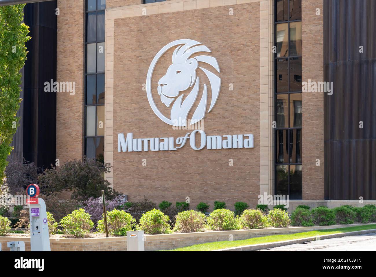Mutual omaha headquarters building hi-res stock photography and images ...