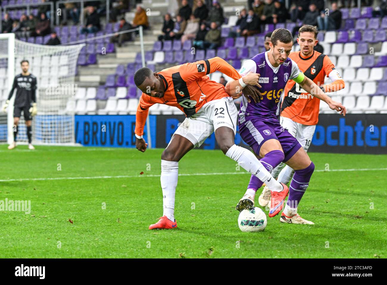 Deinze, Belgium. 10th Dec, 2023. Herve Matthys (3) of Beerschot and ...