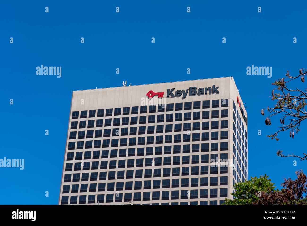 The bank tower hi-res stock photography and images - Alamy