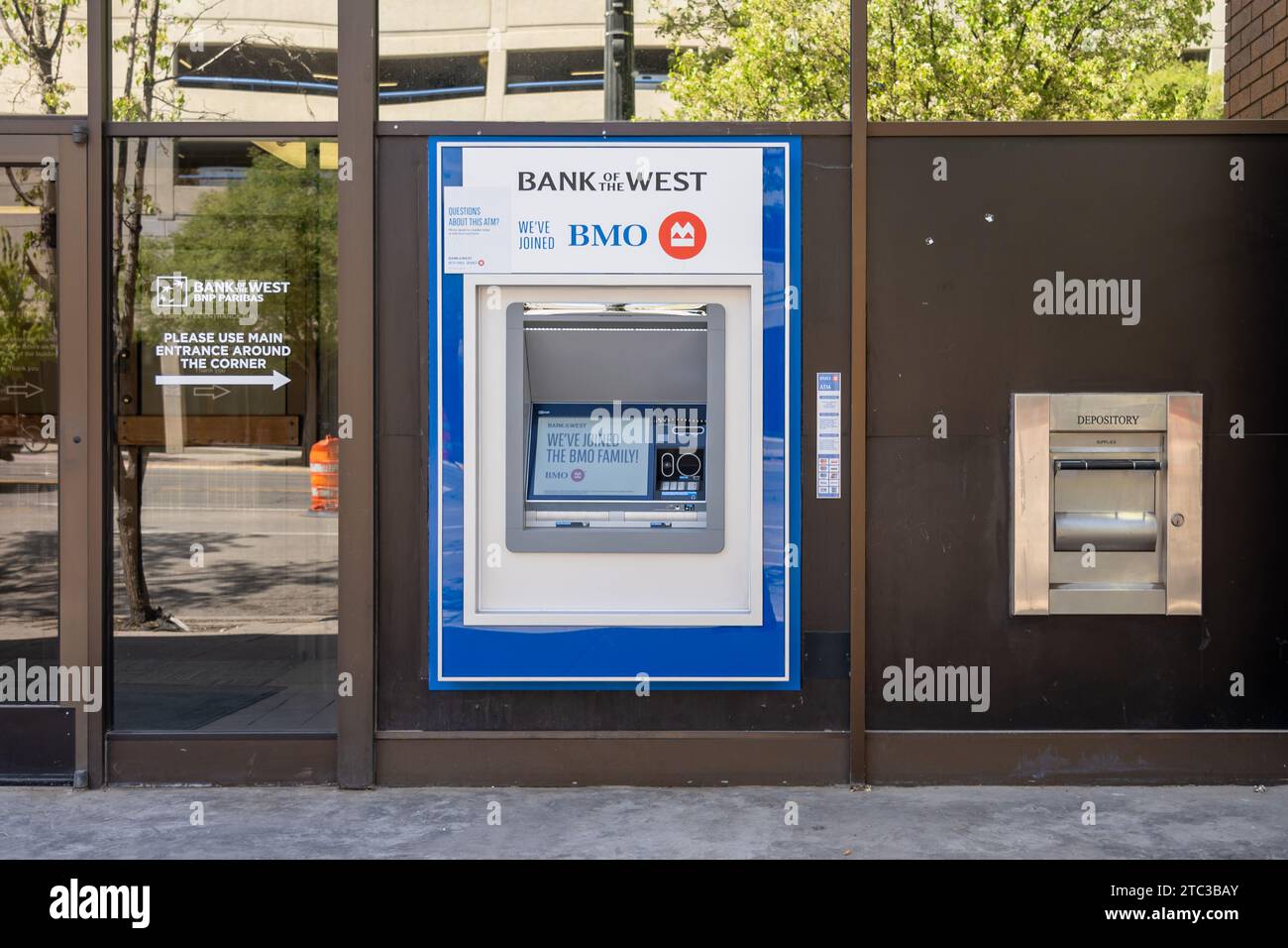 Usa bank teller hi-res stock photography and images - Alamy