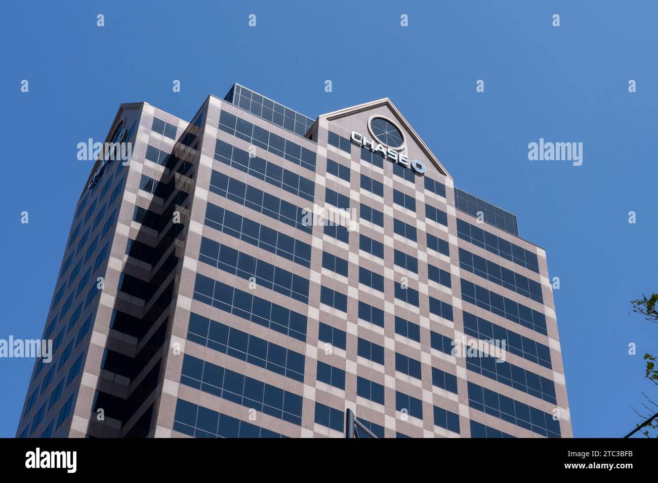 Chase bank logo hi-res stock photography and images - Alamy