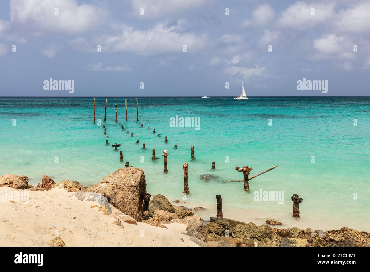 Tropical beach on the island of Aruba. Sandy beach in foreground ...