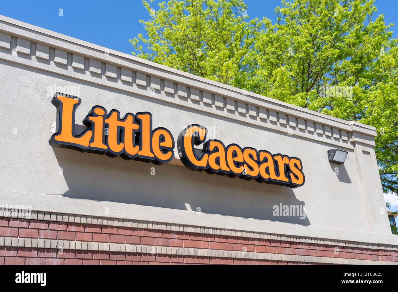 Little caesars signage hi-res stock photography and images - Alamy