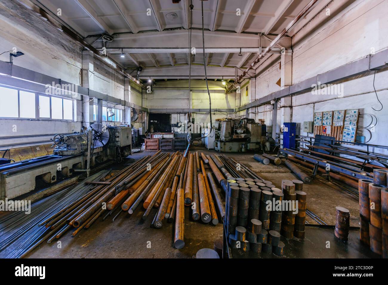 Metalworking workshop with the lathe Stock Photo - Alamy