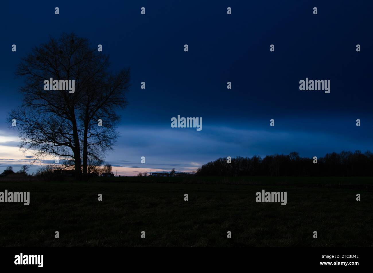 Navy blue sky background hi-res stock photography and images - Alamy
