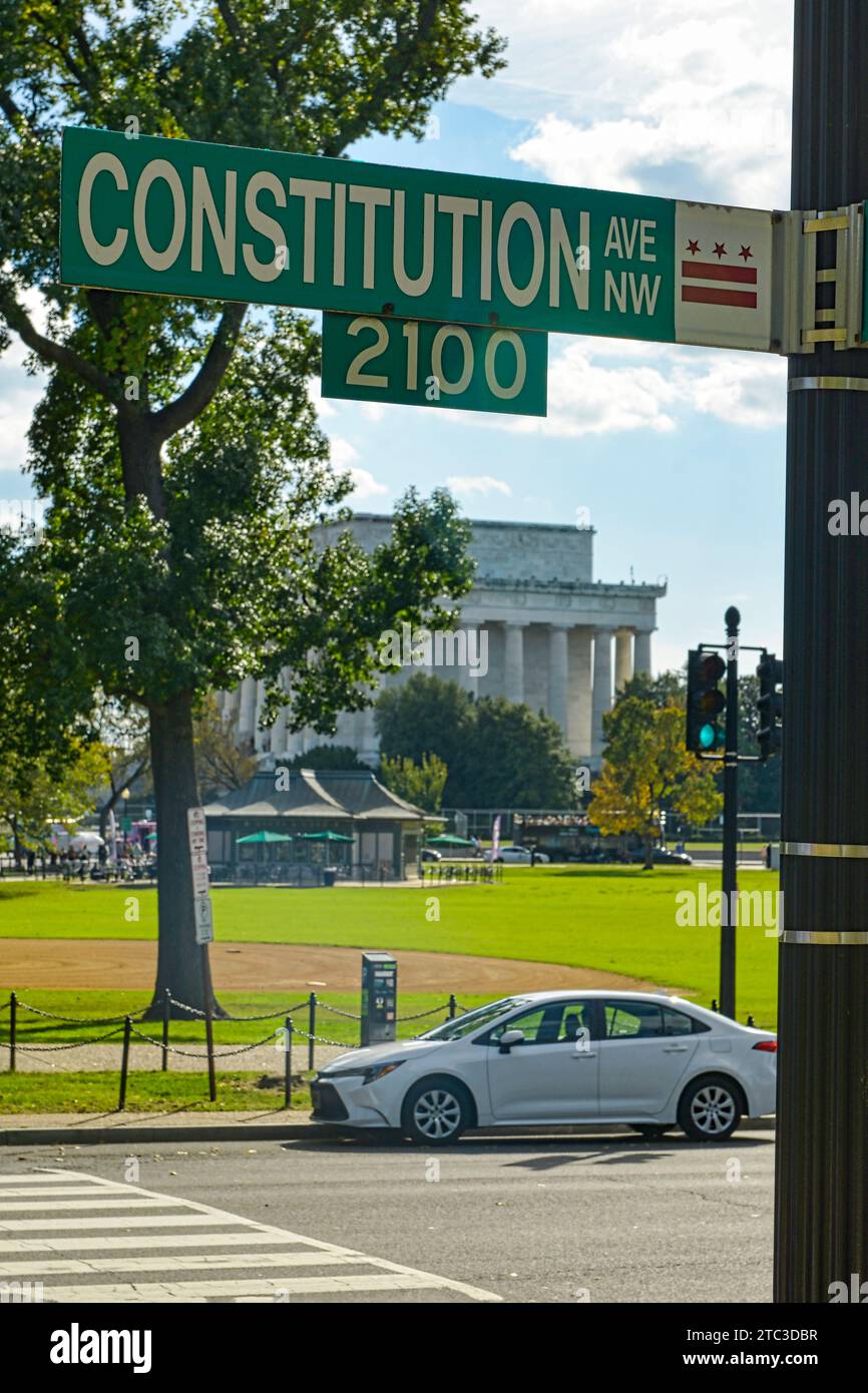 Constitution Ave NW 2100 signpost with the Lincoln memorial behind it ...