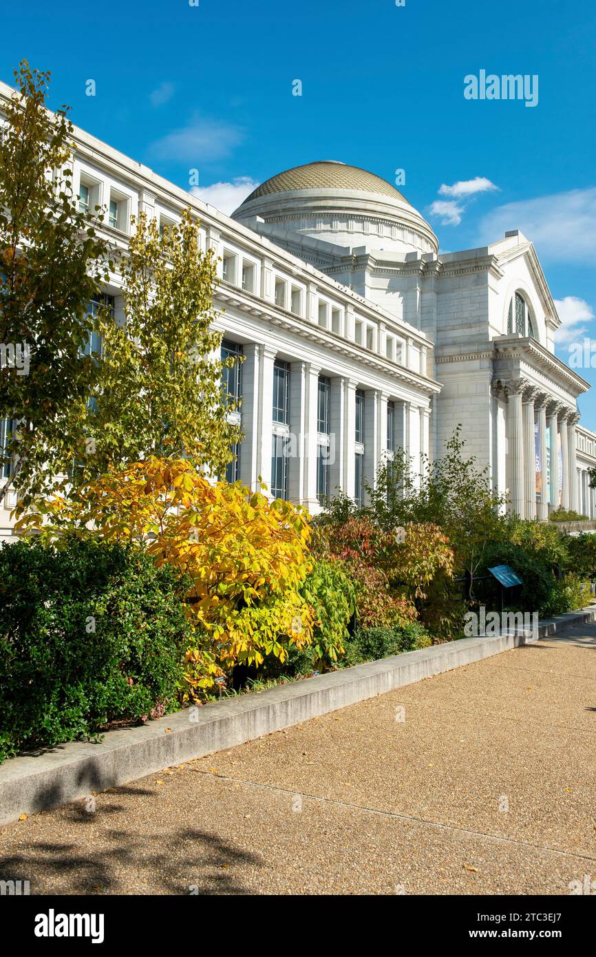 The Smithsonian National Museum of Natural History in Washington DC ...