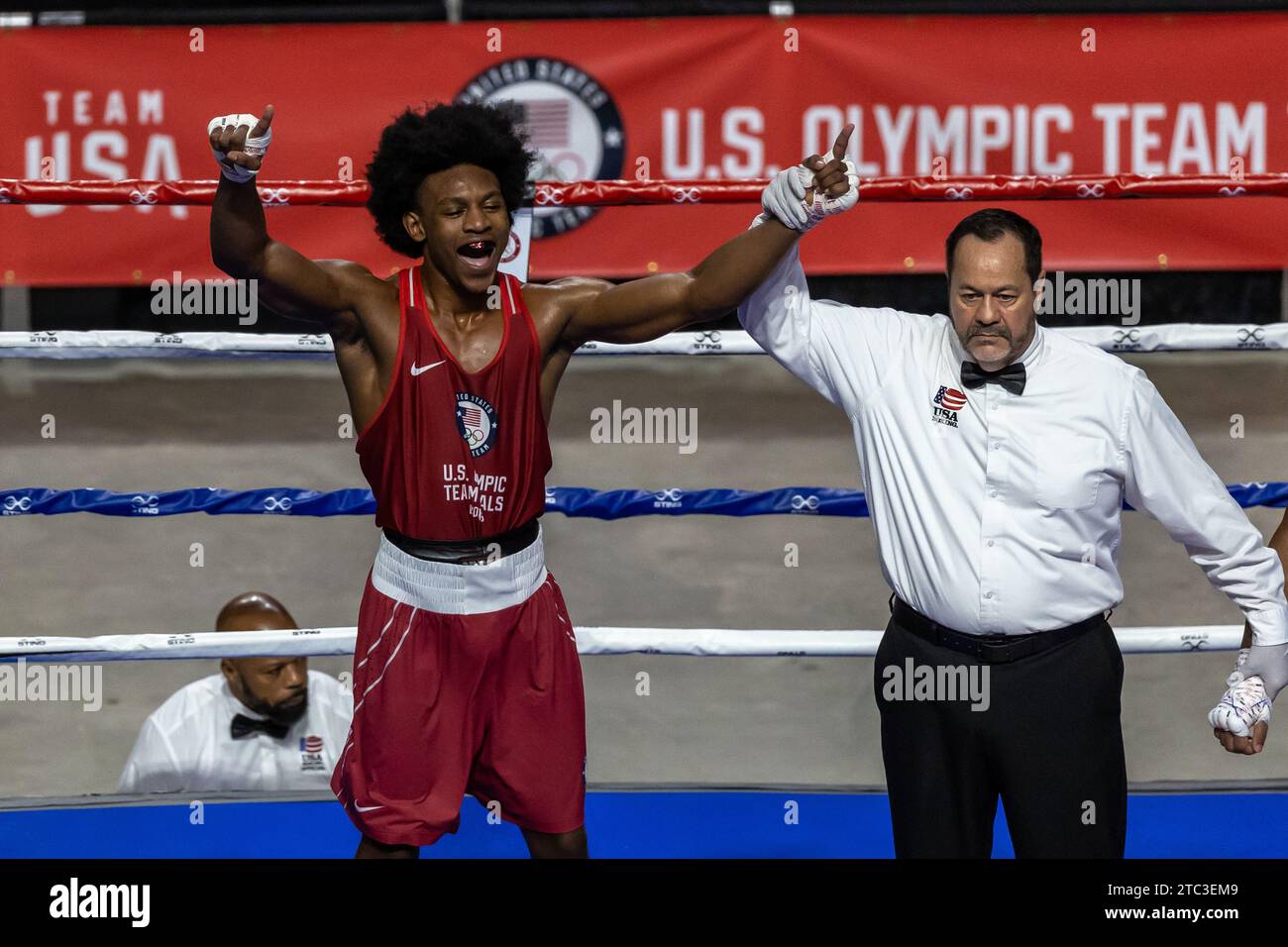 Malachi Georges (red) wins against Daniel Brown (blue) during the ...