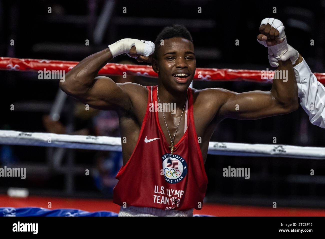 Dedrick Crocklem (red) wins against Vershaun Lee (blue) during the ...