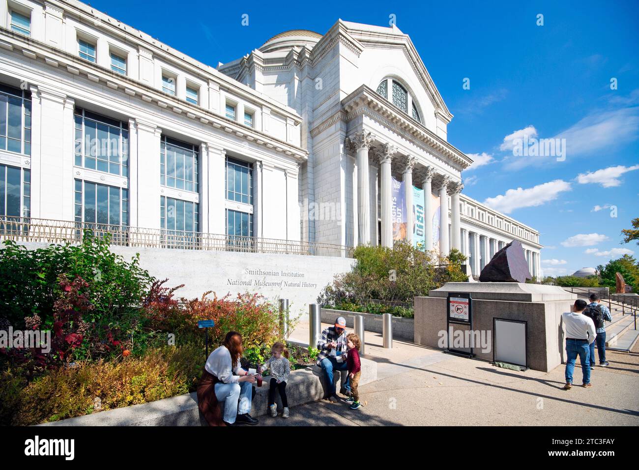 National museum of natural history dc hi-res stock photography and ...