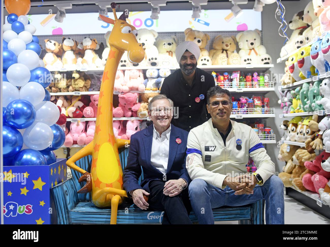 Mumbai, India. 09th Dec, 2023. L-R (sitting) Chief Commercial Officer ...