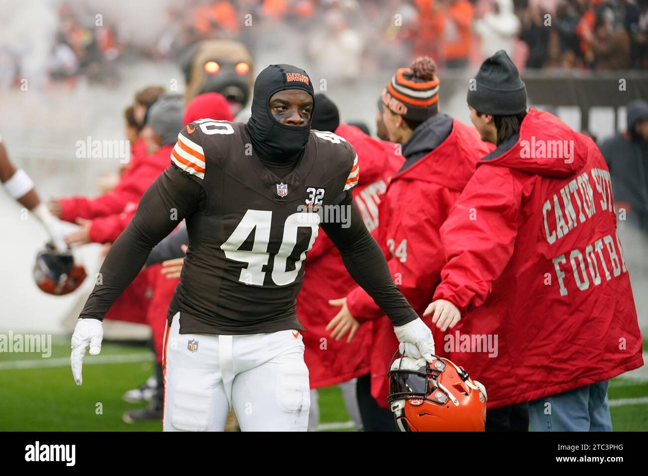 Cleveland Browns linebacker Matthew Adams (40) runs out during player ...