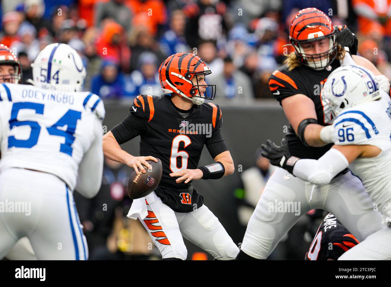 Cincinnati Bengals quarterback Jake Browning (6) throws against the ...