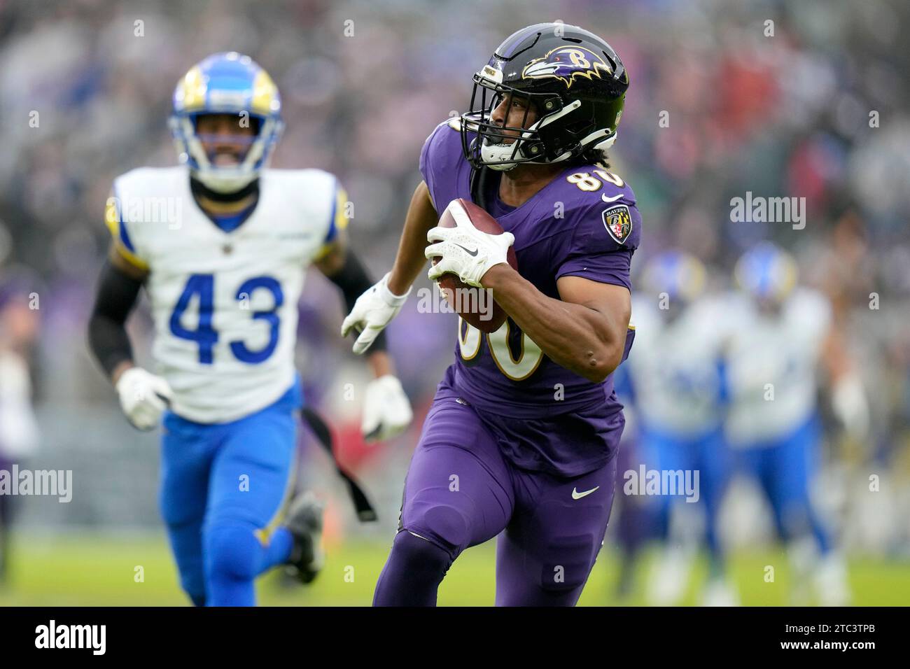 Baltimore Ravens tight end Isaiah Likely (80) gets past Los Angeles ...