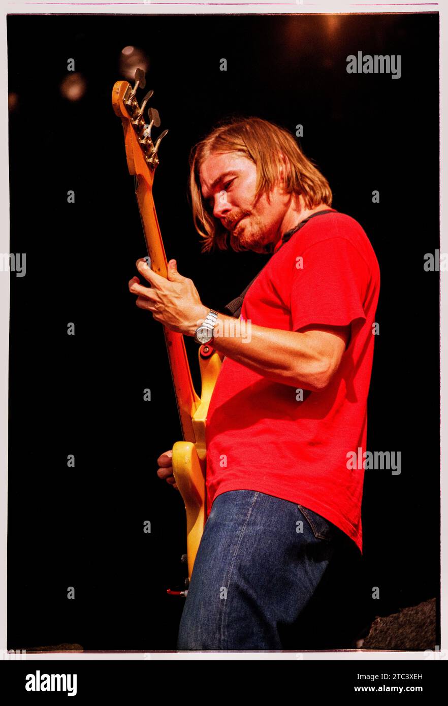 MARK IBOLD, PAVEMENT, READING FESTIVAL, 1999: Bass player Mark Ibold of ...