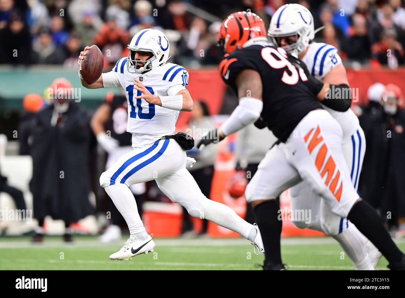 Indianapolis Colts quarterback Gardner Minshew (10) carries the ball in ...