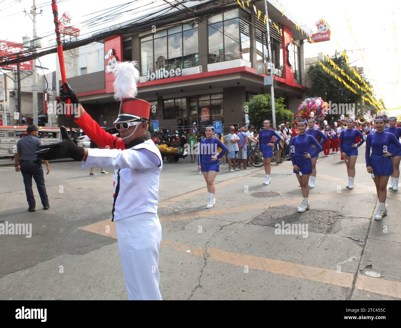 Malabon City, Philippines. 10th Dec, 2023. A baton twirler executes his ...