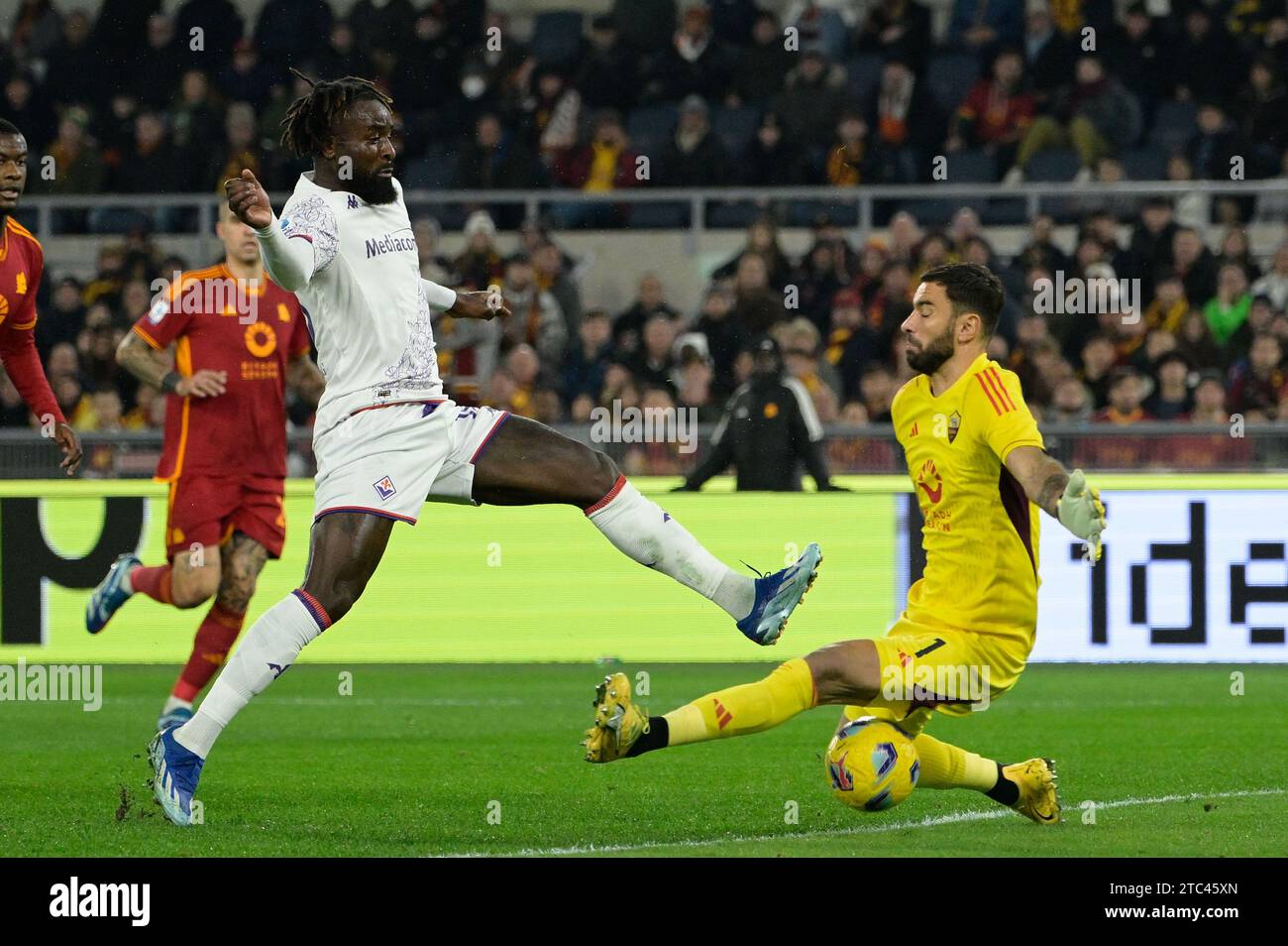 Rome, Italy. 10th Dec, 2023. M'Bala Nzola (ACF Fiorentina) Rui Patricio ...